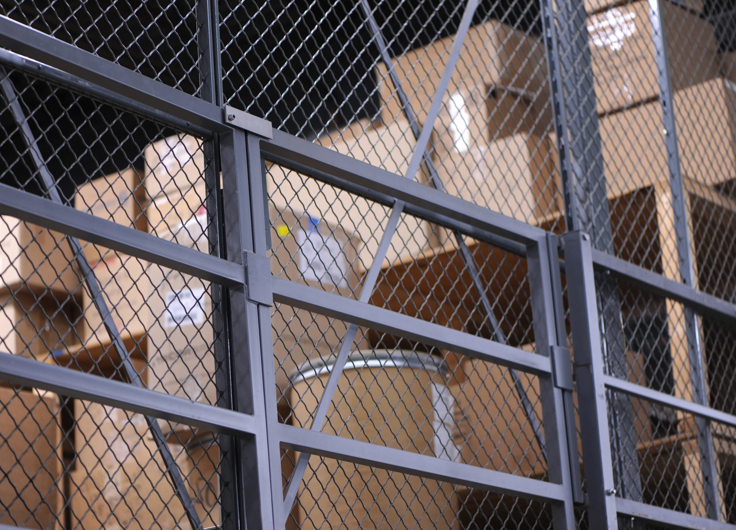 Benefits of Mesh Cages in the Warehouse | Rack Storage Systems